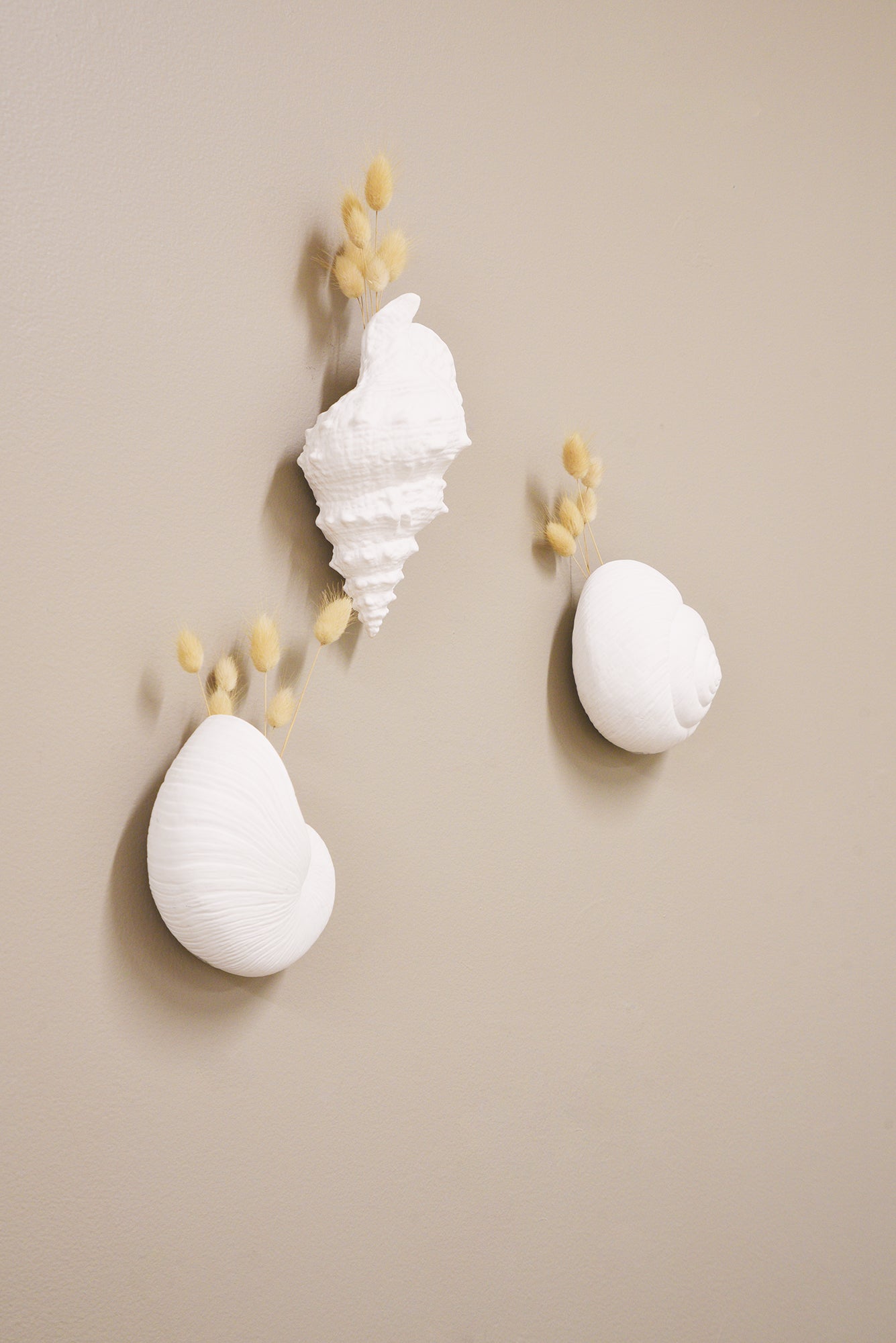 Shell Wall Vases A/3 - White - Maytime